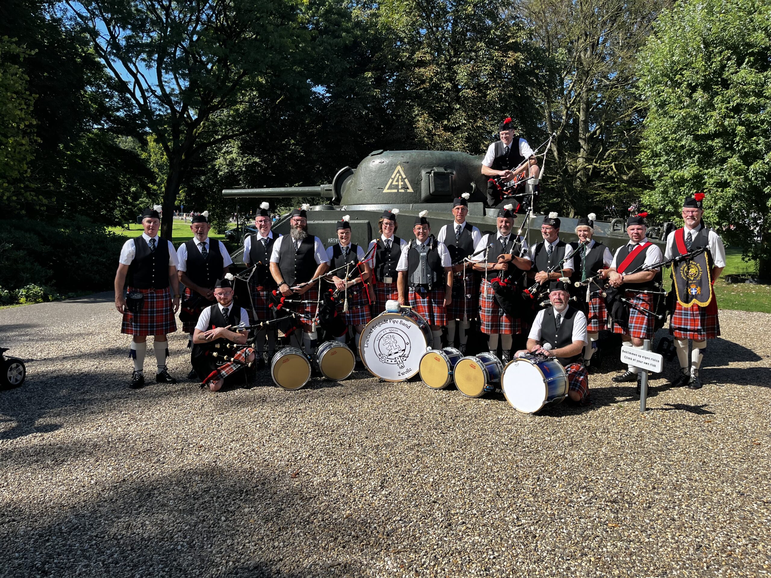 77e Airborne Wandeltocht Oosterbeek - Lowland Brigade Pipe Band